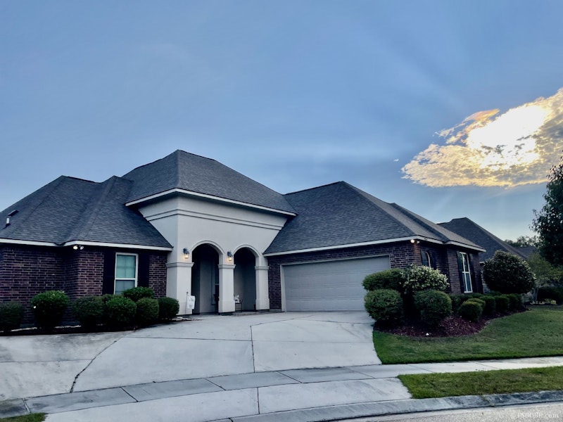 Don’t Miss Out! 3 bedroom 2.5 bath with bonus room. Large fenced yard ...