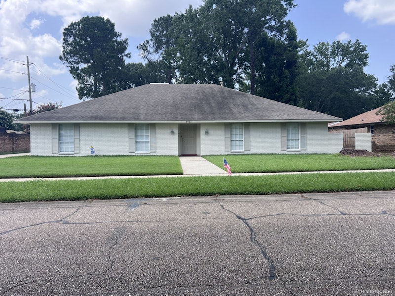 Beautifully renovated and painted brick home on large lot in Tara ...