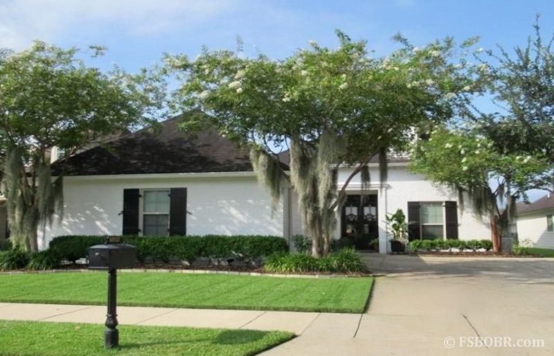 Beautiful Curb Appeal, Excellent Neighborhood-close to many schools ...