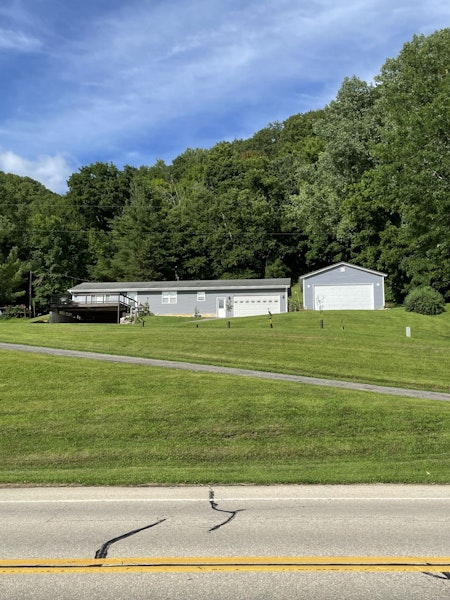 Updated home with great features and Mississippi river views - 15953 ...