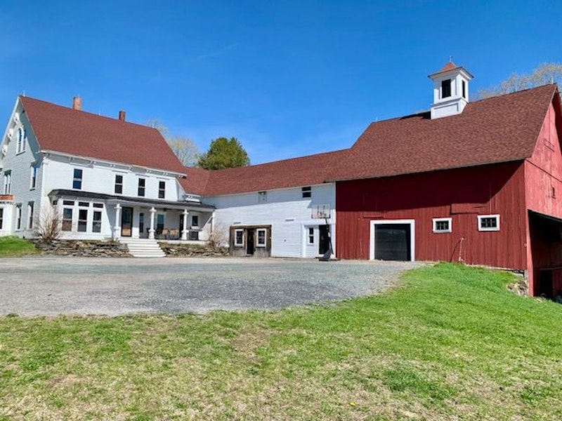Renovated farmhouse with original charm and mountain views - 884 ...