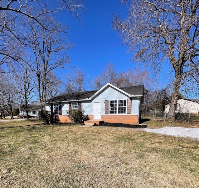 Quiet neighbourhood, excellent location! - 1480 Nichols Drive ...